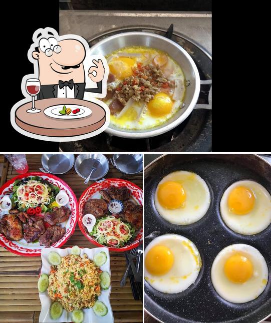 Khom-Phee Coffee ( ร้านกาแฟ สเต็ก ไข่กระทะ ), Бу Прам - Меню, цены и ...