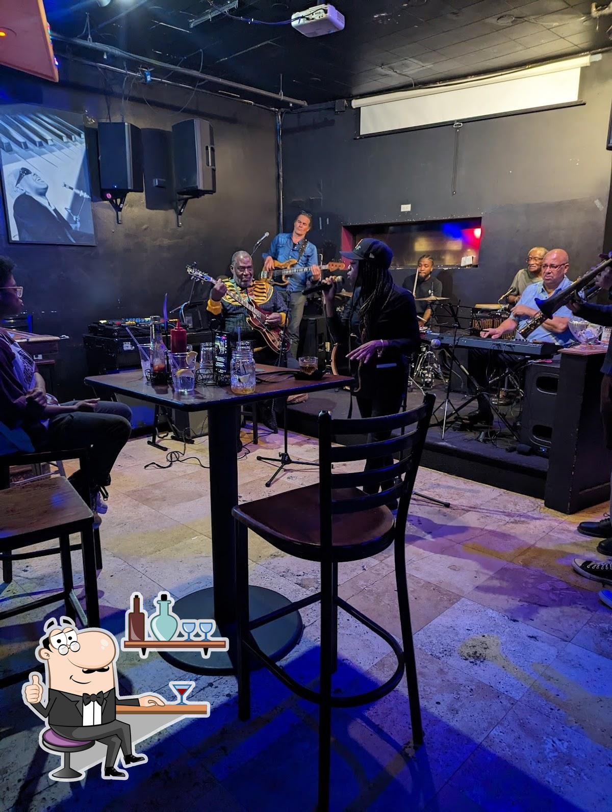 Slades Bar & Grill, Boston - Restaurant menu, prices and reviews