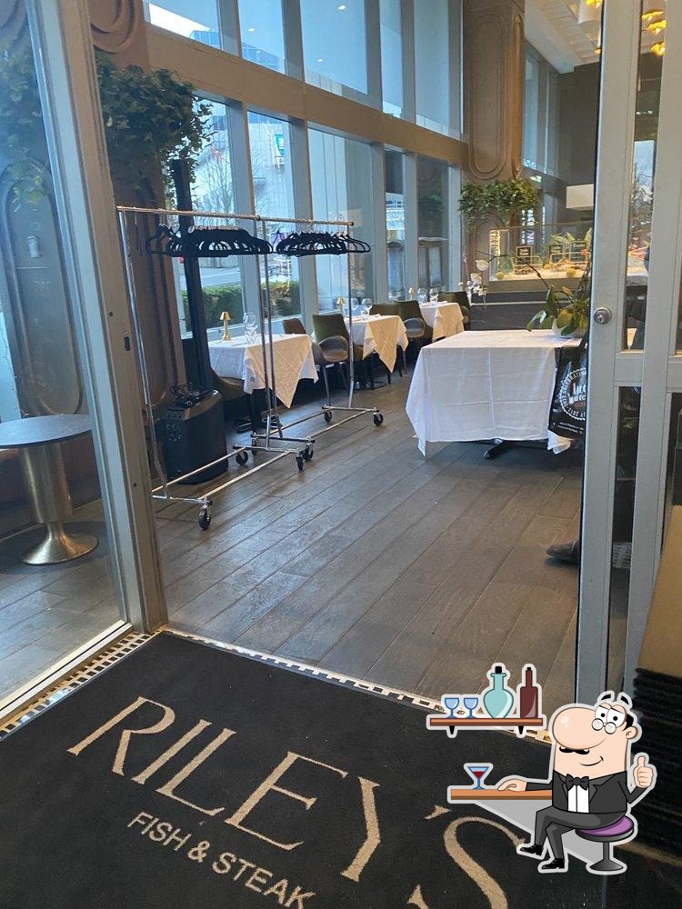 Riley's Fish & Steak, Vancouver - Restaurant menu, prices and reviews