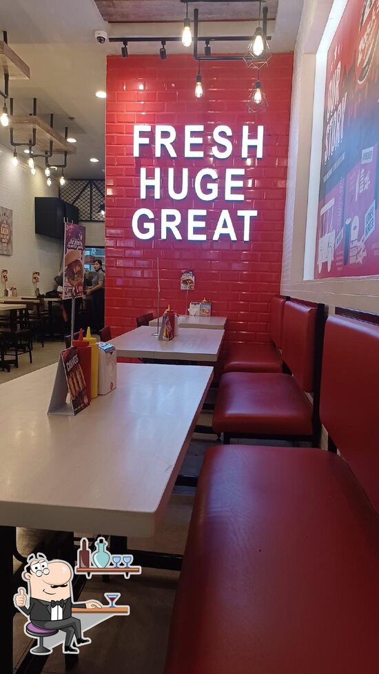 Zark's Burger SM City BF, Parañaque - Restaurant menu, prices and reviews