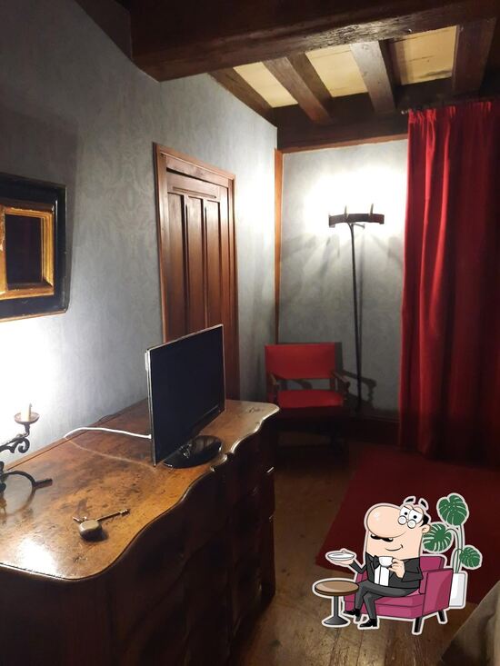 Hostellerie de Pérouges, Pérouges - Restaurant menu, prices and reviews