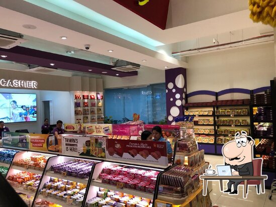 Eng Bee Tin Chinese Deli, Manila, Carriedo - Restaurant menu, prices ...